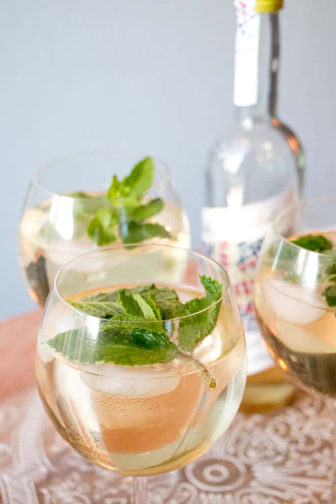 How to Make a Hugo (Sparkling Wine + Elderflower Cocktail)